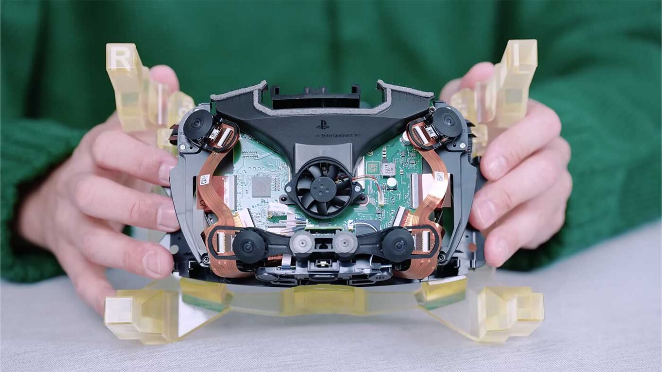 Here's What The PlayStation VR2's Guts Look Like